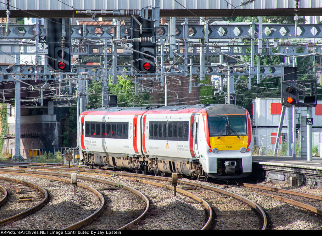 A Class 175 departs for Cardiff